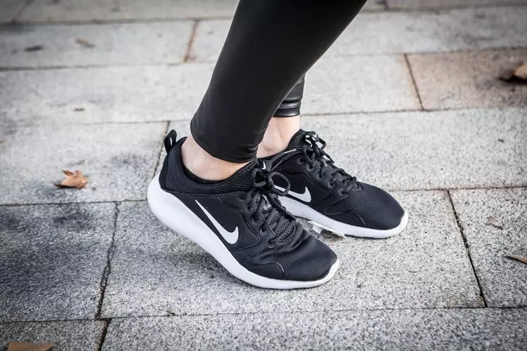 So konvertieren Sie Nike-Schuhgrößen für Damen in Herrenschuhe
